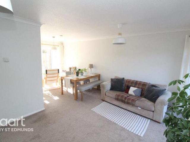 3 bedroom bungalow to rent