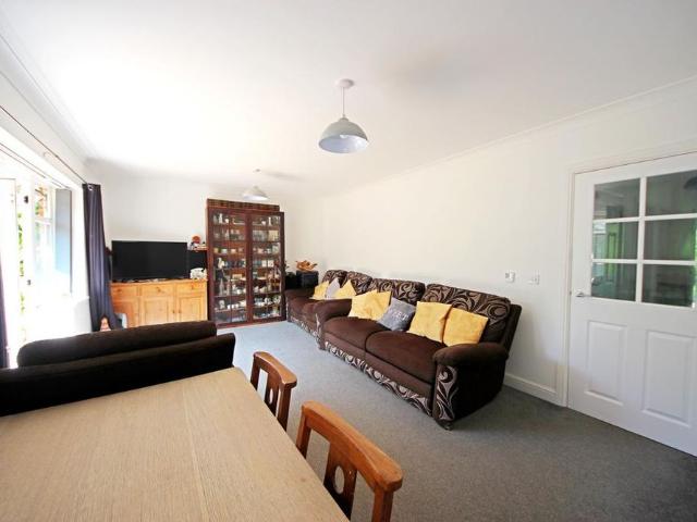 3 bedroom bungalow to rent