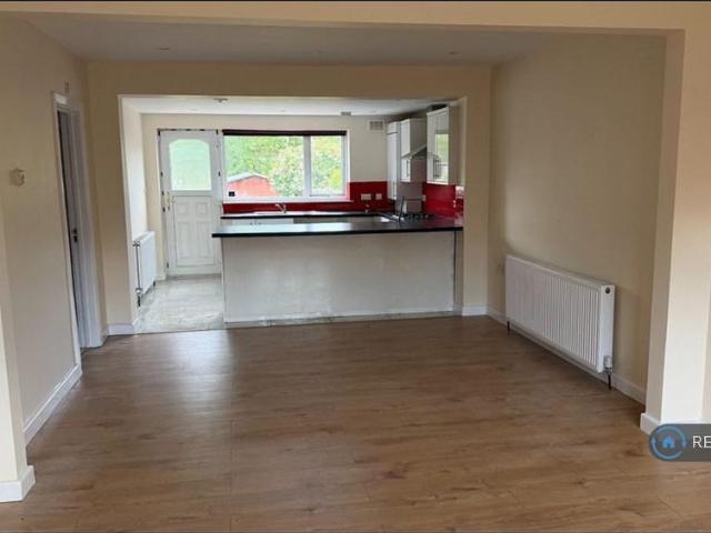 3 bedroom bungalow to rent
