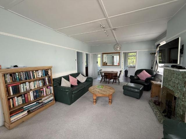 3 bedroom bungalow to rent