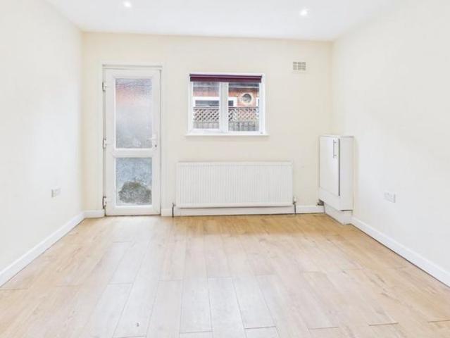 3 bedroom bungalow to rent