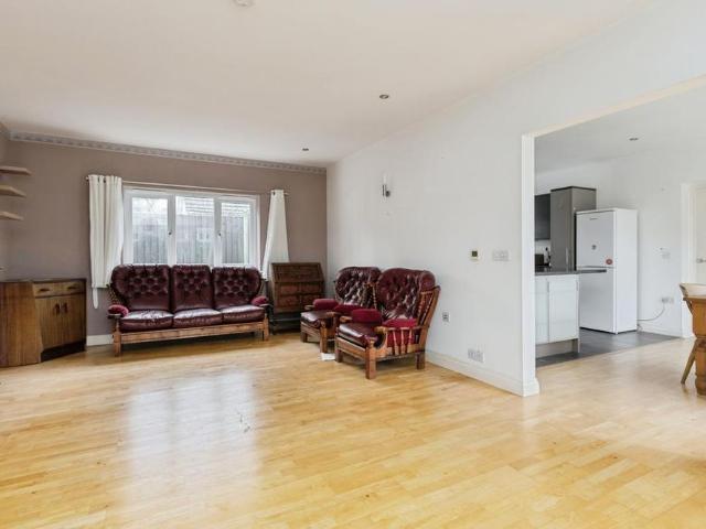 3 bedroom bungalow to rent