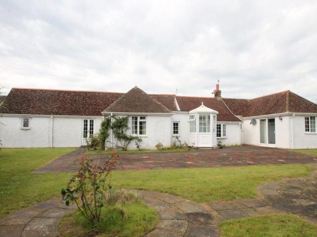 3 bedroom bungalow to rent