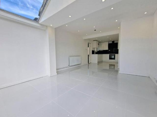 3 bedroom bungalow to rent