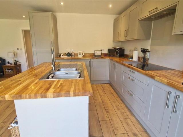3 bedroom bungalow to rent