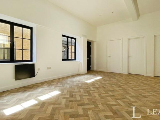 3 bedroom bungalow to rent Victoria Avenue, Southend on Sea, Essex, SS2