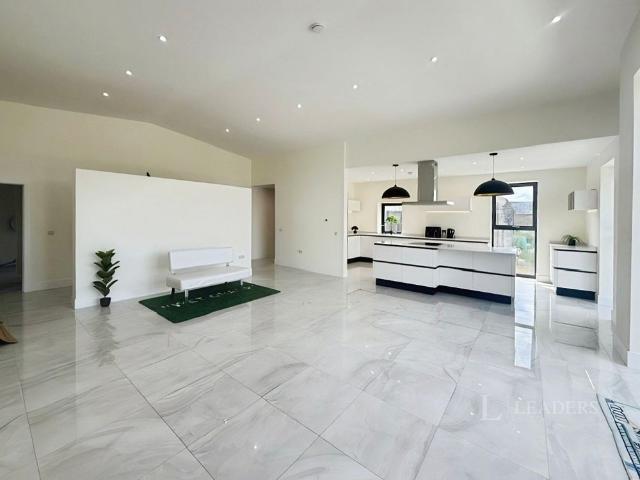 3 bedroom bungalow to rent Down Farm, Purton, Wiltshire, SN5