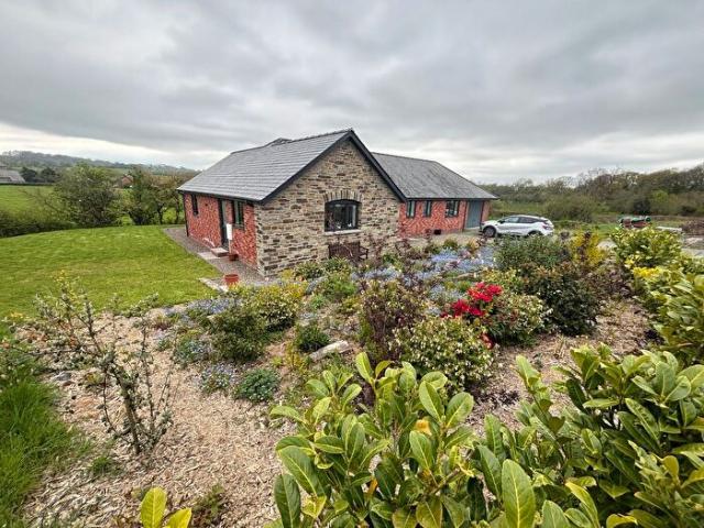3 Bedroom Bungalow To Rent In Cross Gates, LD1