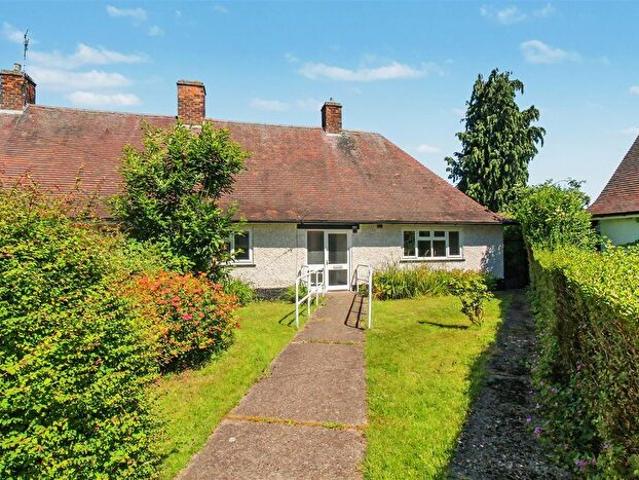 3 Bedroom Bungalow To Rent In Sutton Passeys Crescent, Wollaton, NG8