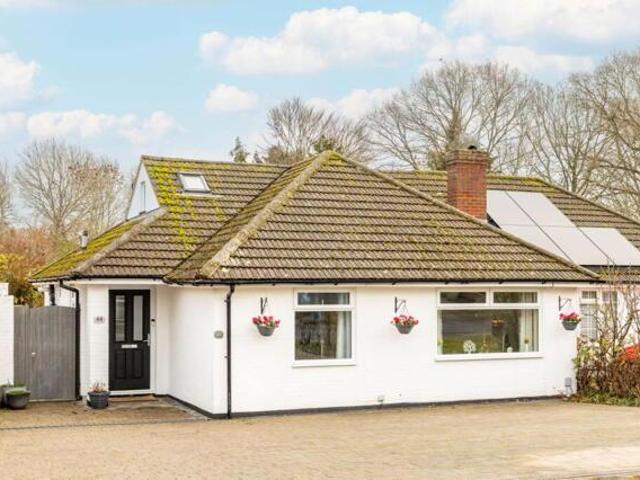 3 Bedroom Bungalow Tonbridge Kent LS99029579