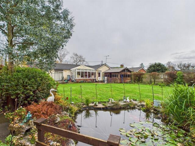 3 Bedroom Bungalow Tadley Hampshire 101996161