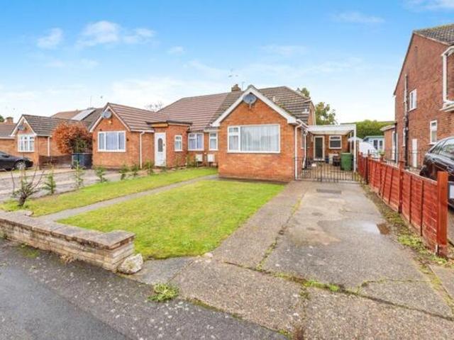 3 Bedroom Bungalow Taplow Windsor And Maidenhead 99161679