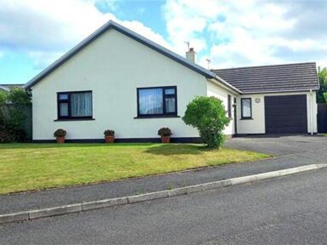 3 Bedroom Bungalow Tenby Pembrokeshire 98503601