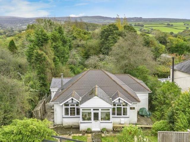 3 Bedroom Bungalow Yelverton Devon LS98969308