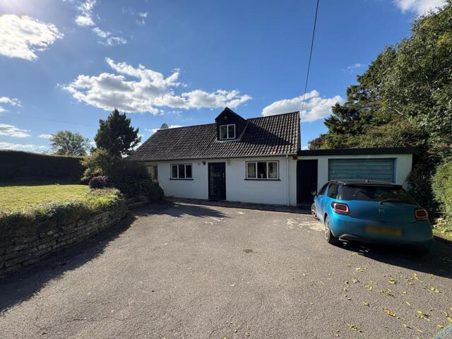 3 Bedroom Bungalow Yeovil Somerset LS100540632