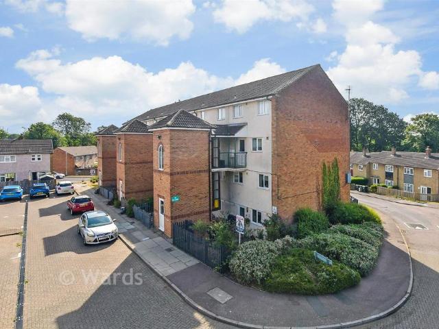 3 bedroom ground maisonette for sale