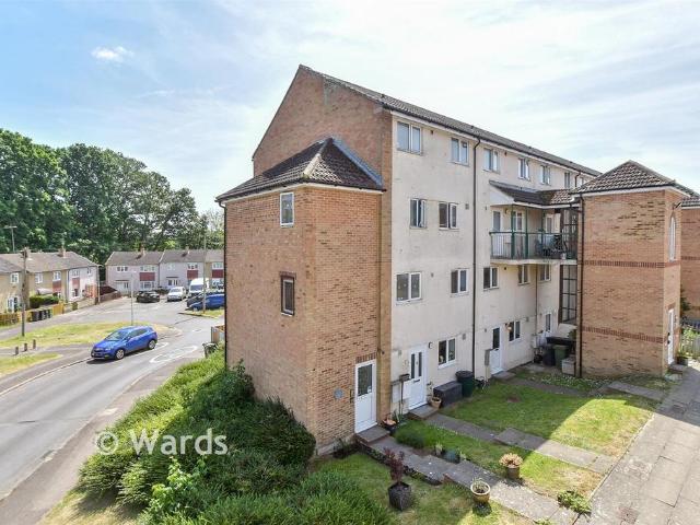 3 bedroom ground maisonette for sale