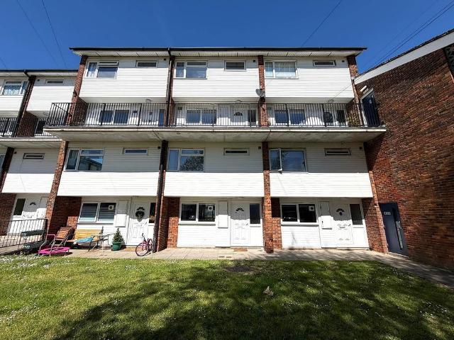 3 bedroom ground maisonette for sale