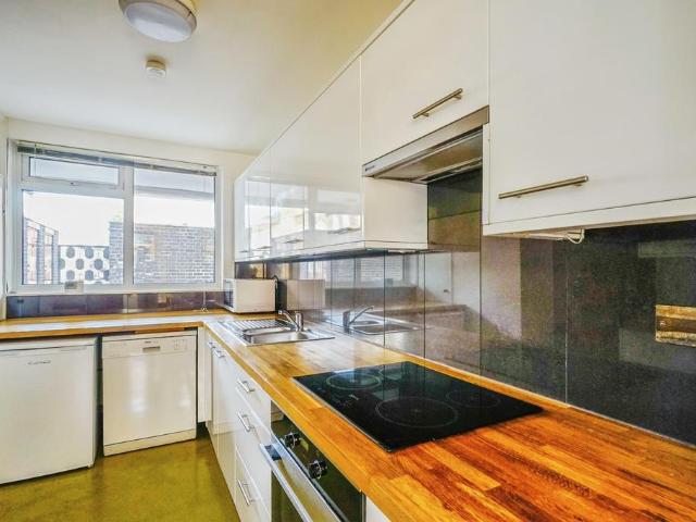 3 bedroom ground maisonette for sale