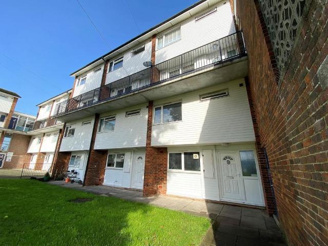 3 bedroom ground maisonette for sale