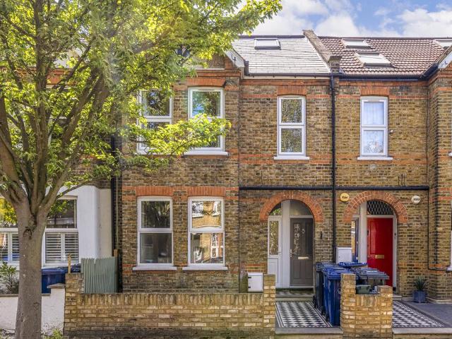 3 bedroom ground maisonette for sale