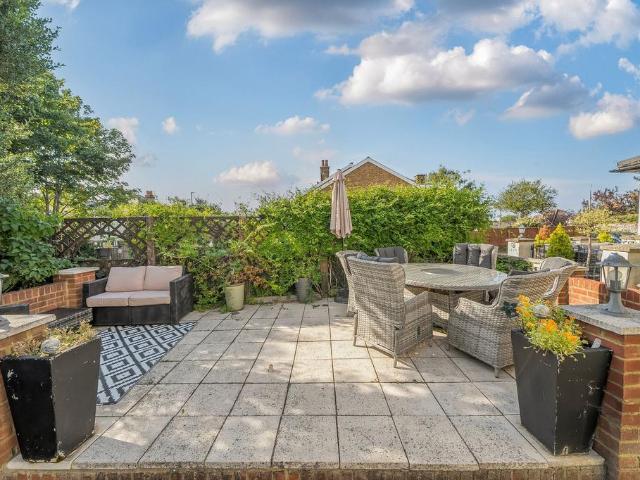 3 bedroom ground maisonette for sale