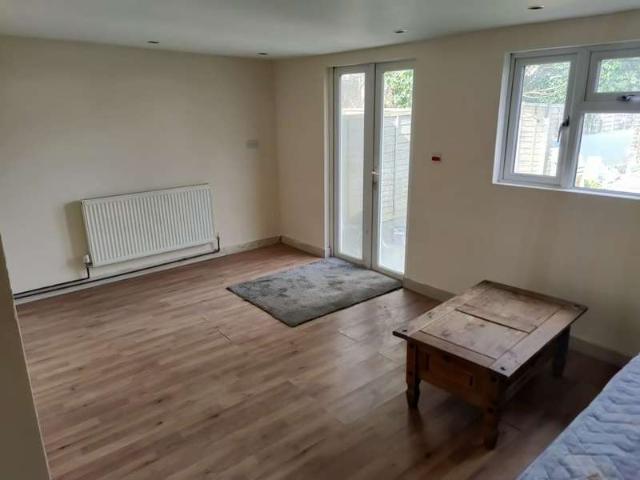 3 Bedroom Ground Maisonette Flat
