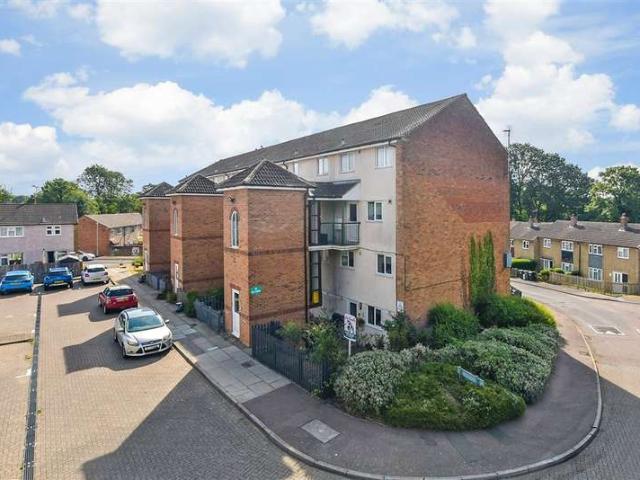 3 Bedroom Ground Maisonette Flat