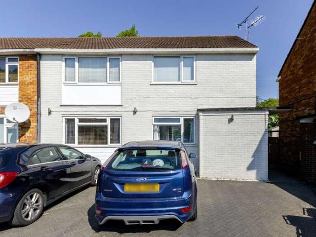 3 Bedroom Ground Maisonette Flat