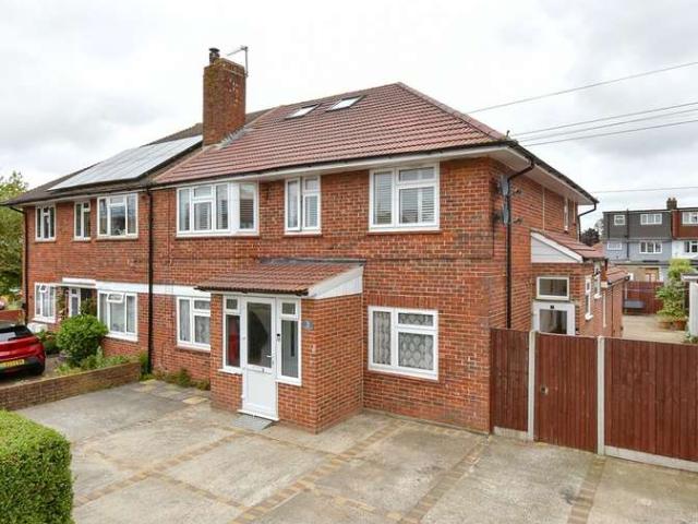 3 Bedroom Ground Maisonette Flat