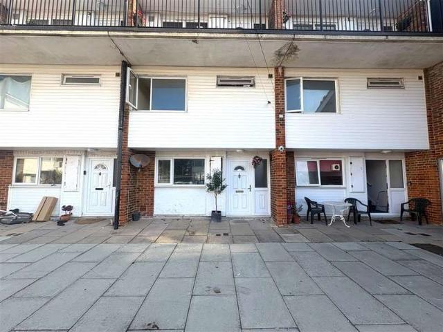 3 Bedroom Ground Maisonette Flat