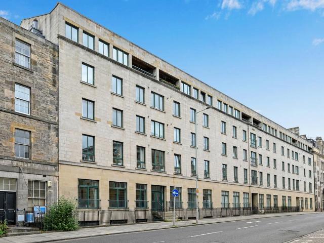 3 bedroom ground flat for sale