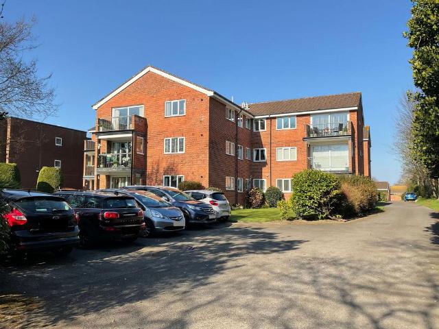 3 bedroom ground flat for sale