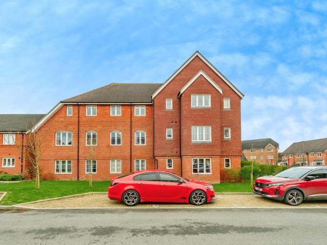 3 bedroom ground flat for sale
