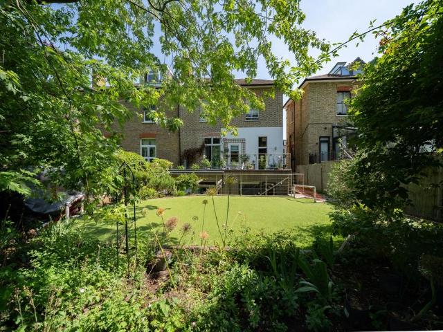 3 bedroom ground flat for sale