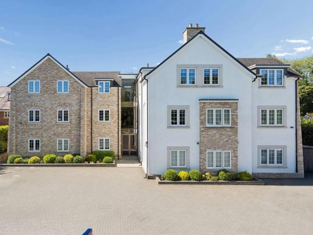 3 bedroom ground flat for sale