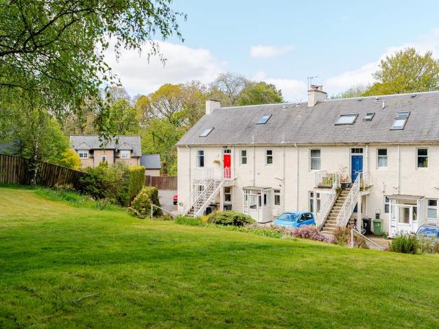 3 bedroom ground flat for sale