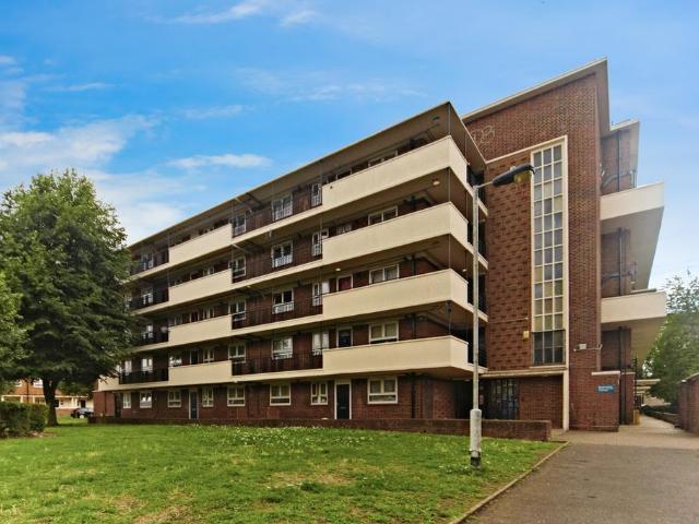 3 bedroom ground flat for sale