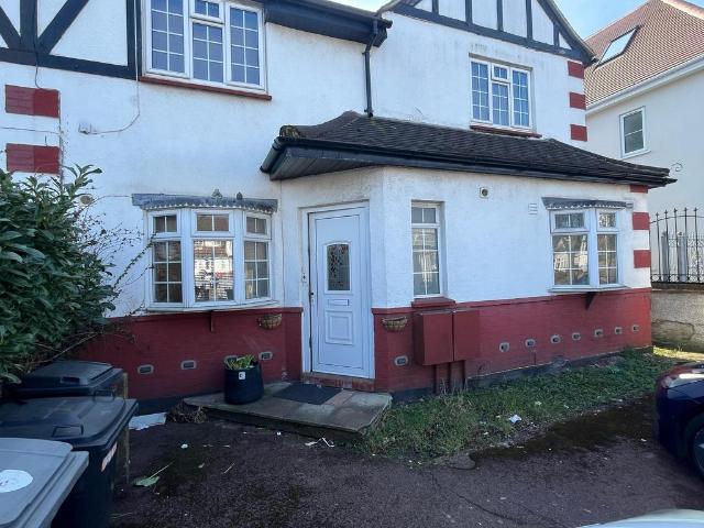 3 bedroom ground flat for sale