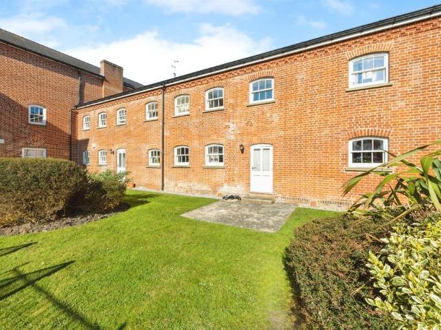 3 bedroom ground flat for sale