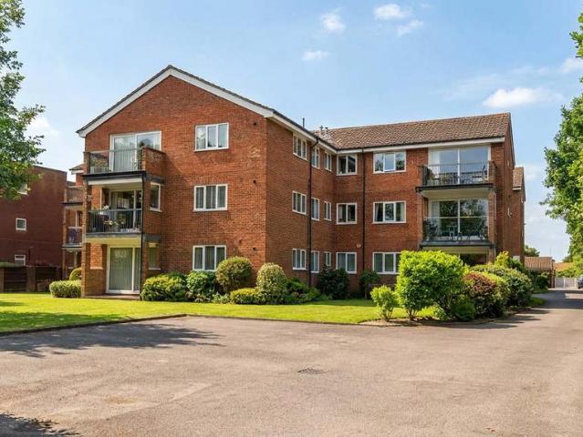 3 bedroom ground flat for sale