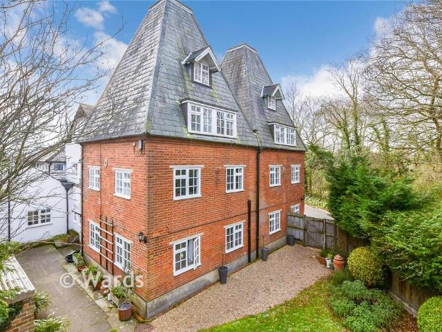 3 bedroom ground flat for sale