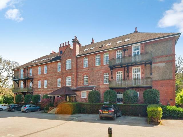 3 bedroom ground flat for sale