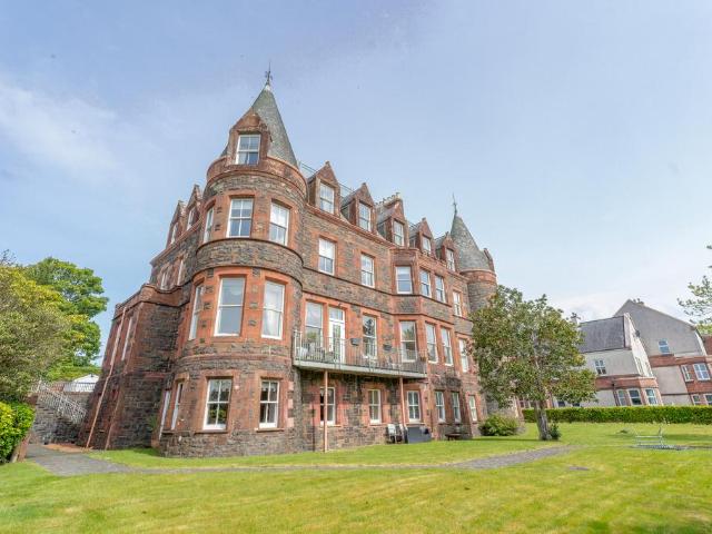 3 bedroom ground flat for sale