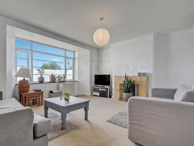 3 bedroom ground flat for sale