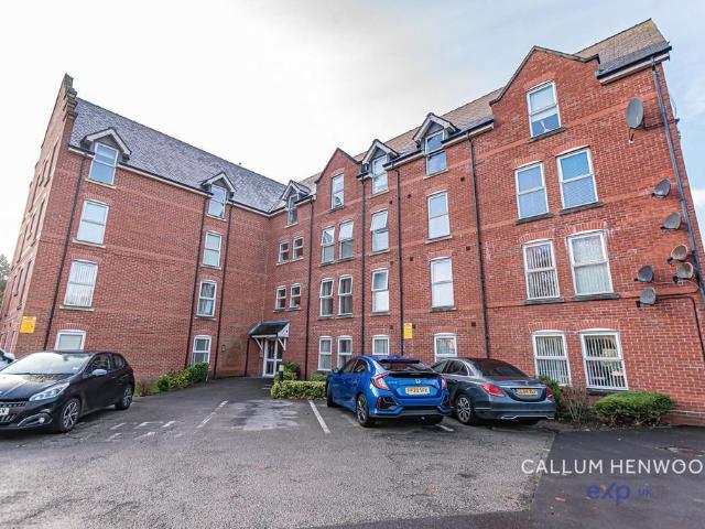 3 bedroom ground flat for sale