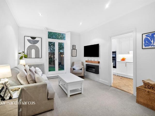 3 bedroom ground flat for sale