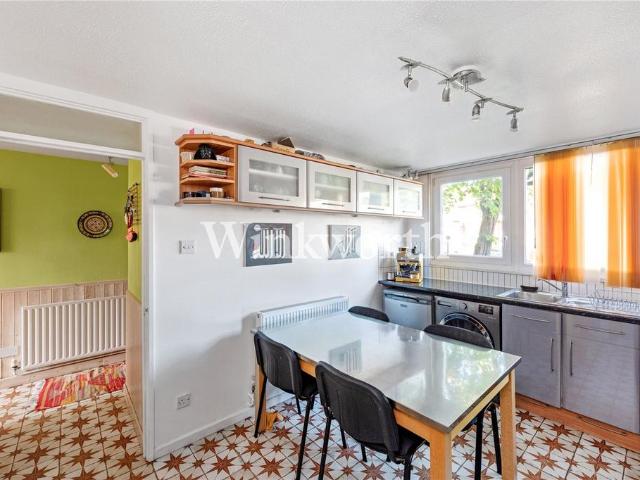 3 bedroom ground flat for sale