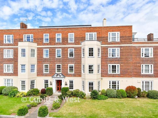 3 bedroom ground flat for sale
