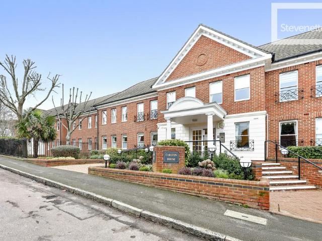 3 bedroom ground flat for sale